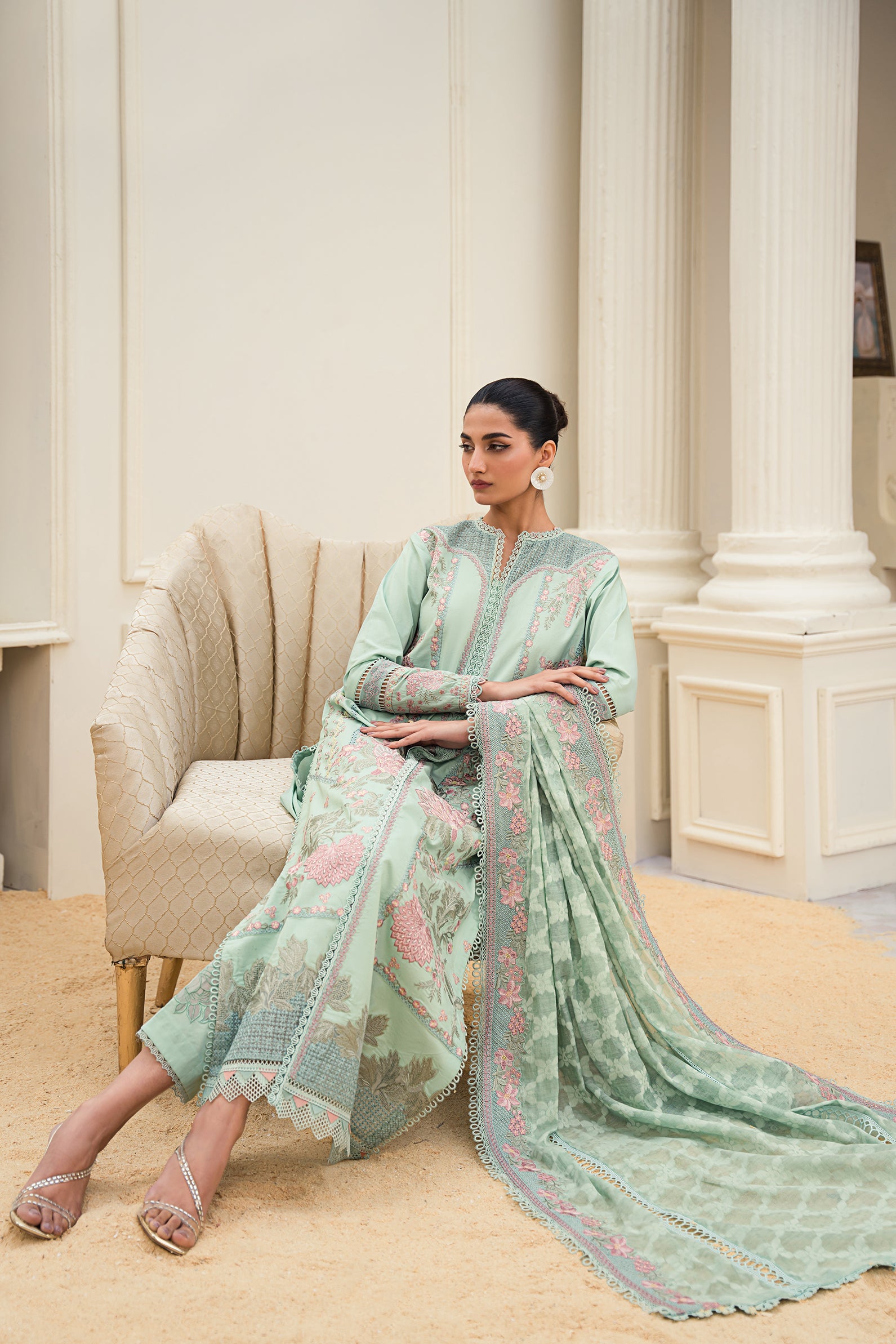 Daisy – Maryam Hussain